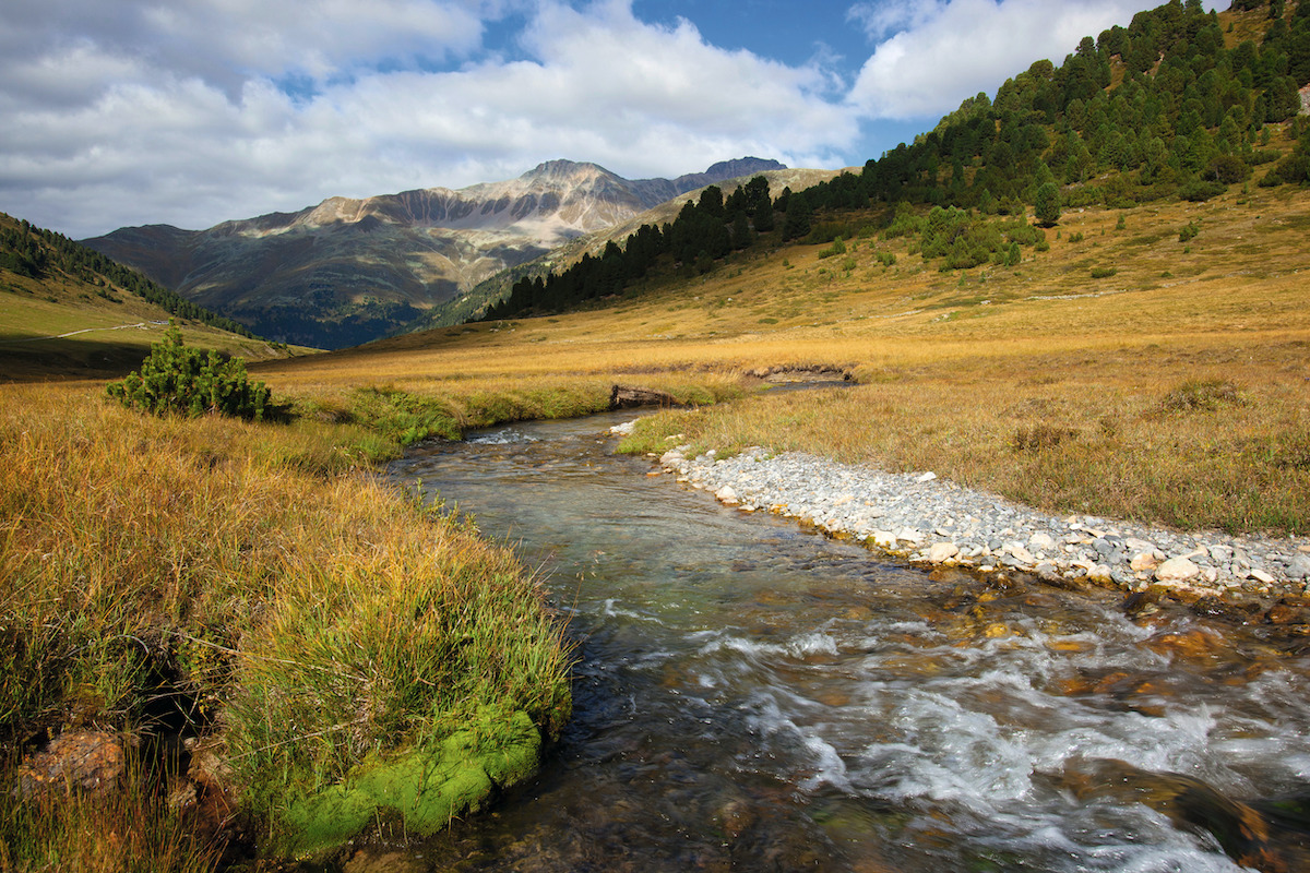 Alpine Circle by car - Self Drive in Graubunden, Switzerland