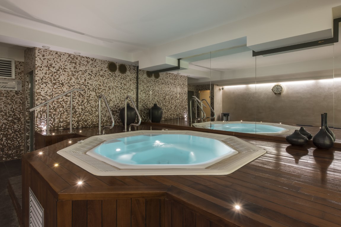 Book Hotel Bristol Geneva Switzerland - Magic Switzerland